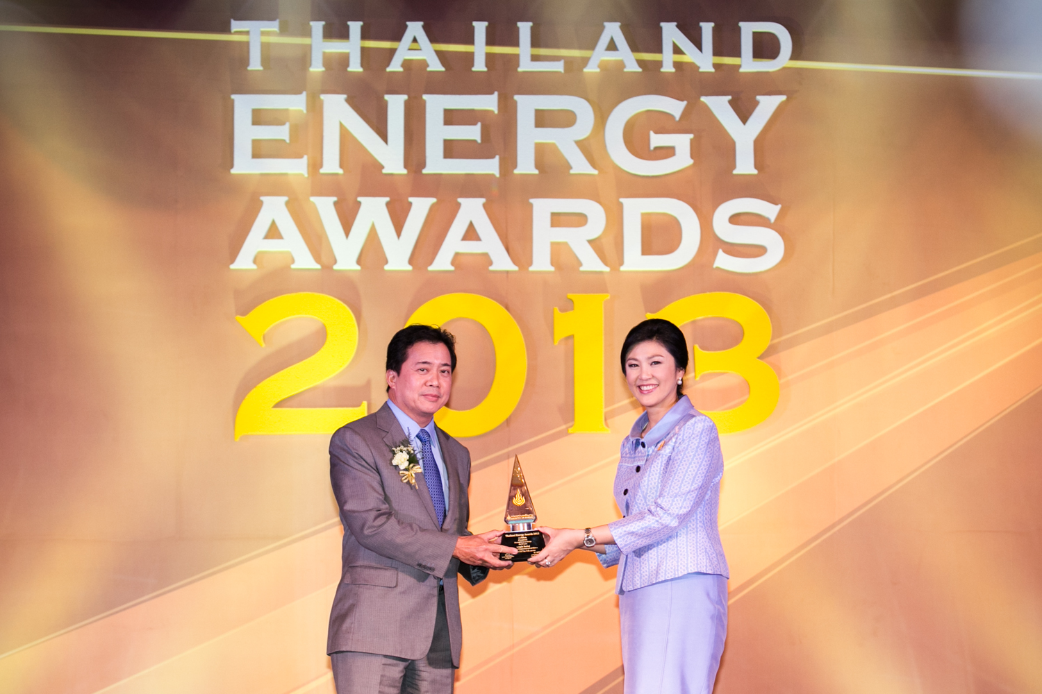 ซีไอเอ็มบี ไทย คว้ารางวัล "Thailand Energy Awards 2013"